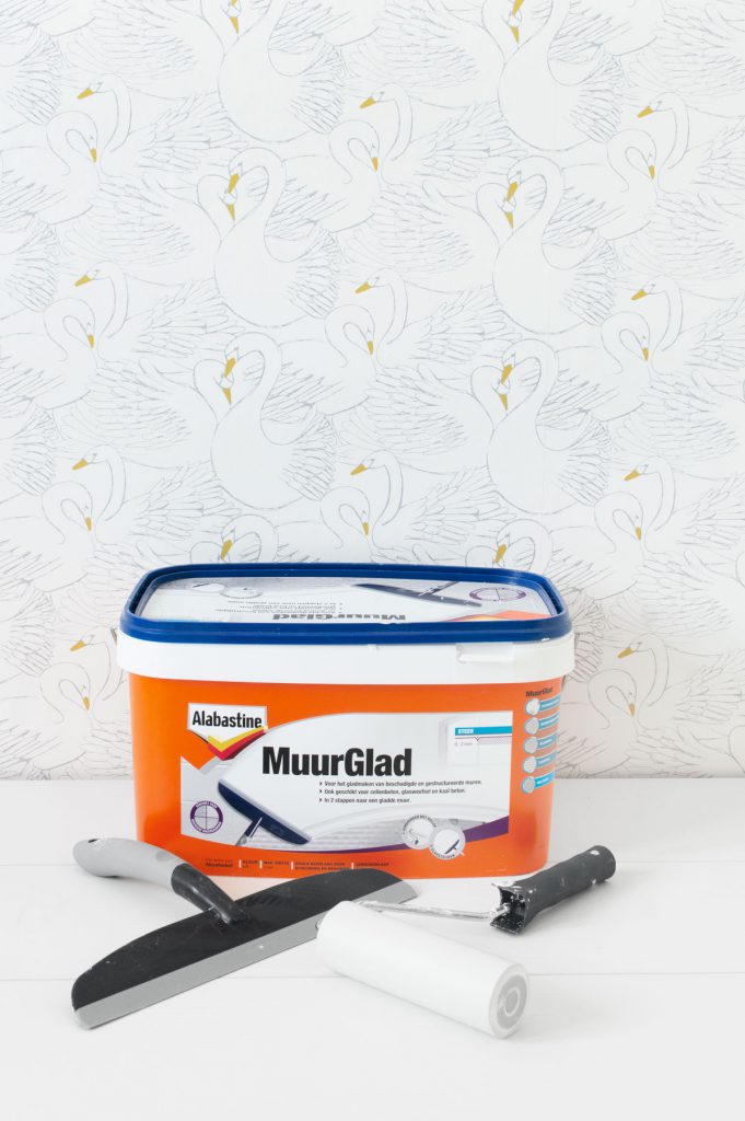 Project babykamer: het gladmaken van een muur met granol