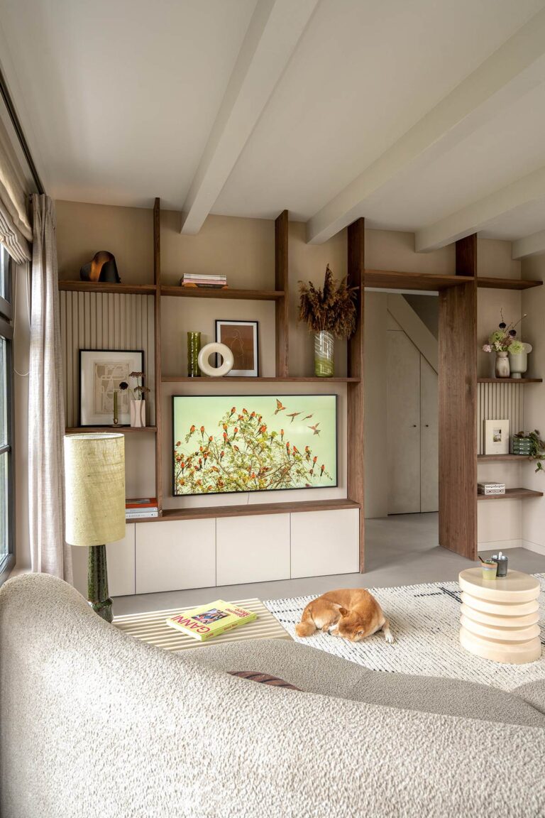 DIY wandkast op maat in de woonkamer - Tanja van Hoogdalem