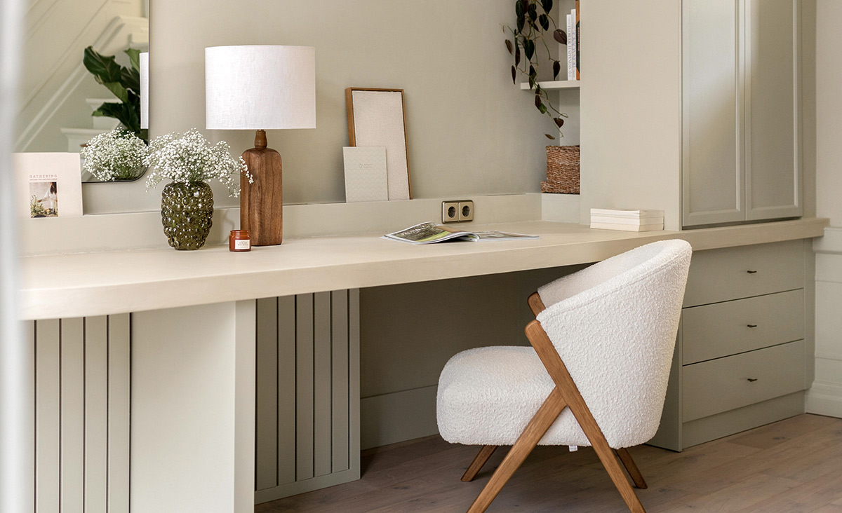 DIY bureau met kastenwand